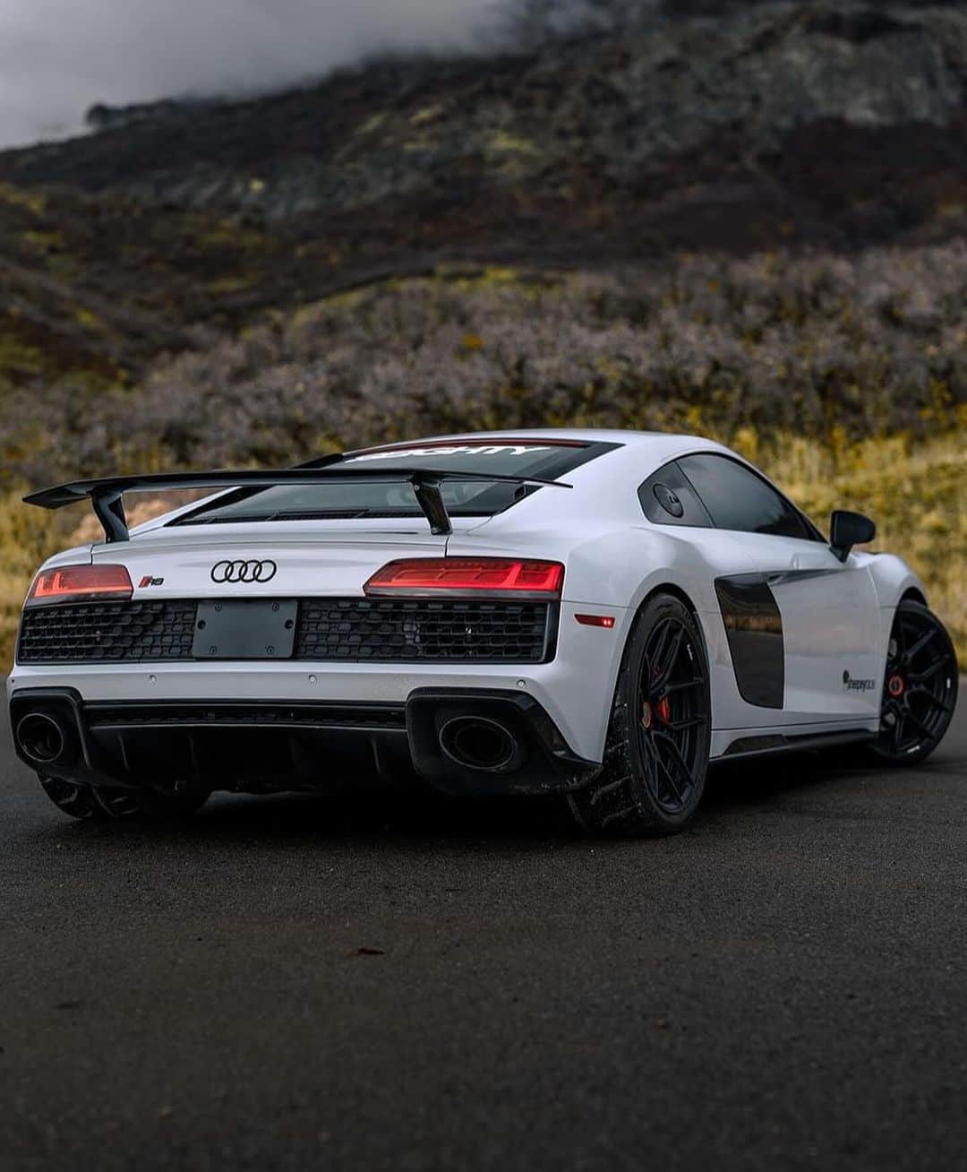 CARLiFESTYLEさんのインスタグラム写真 - (CARLiFESTYLEInstagram)「Twin Turbo 1300hp R8 ...