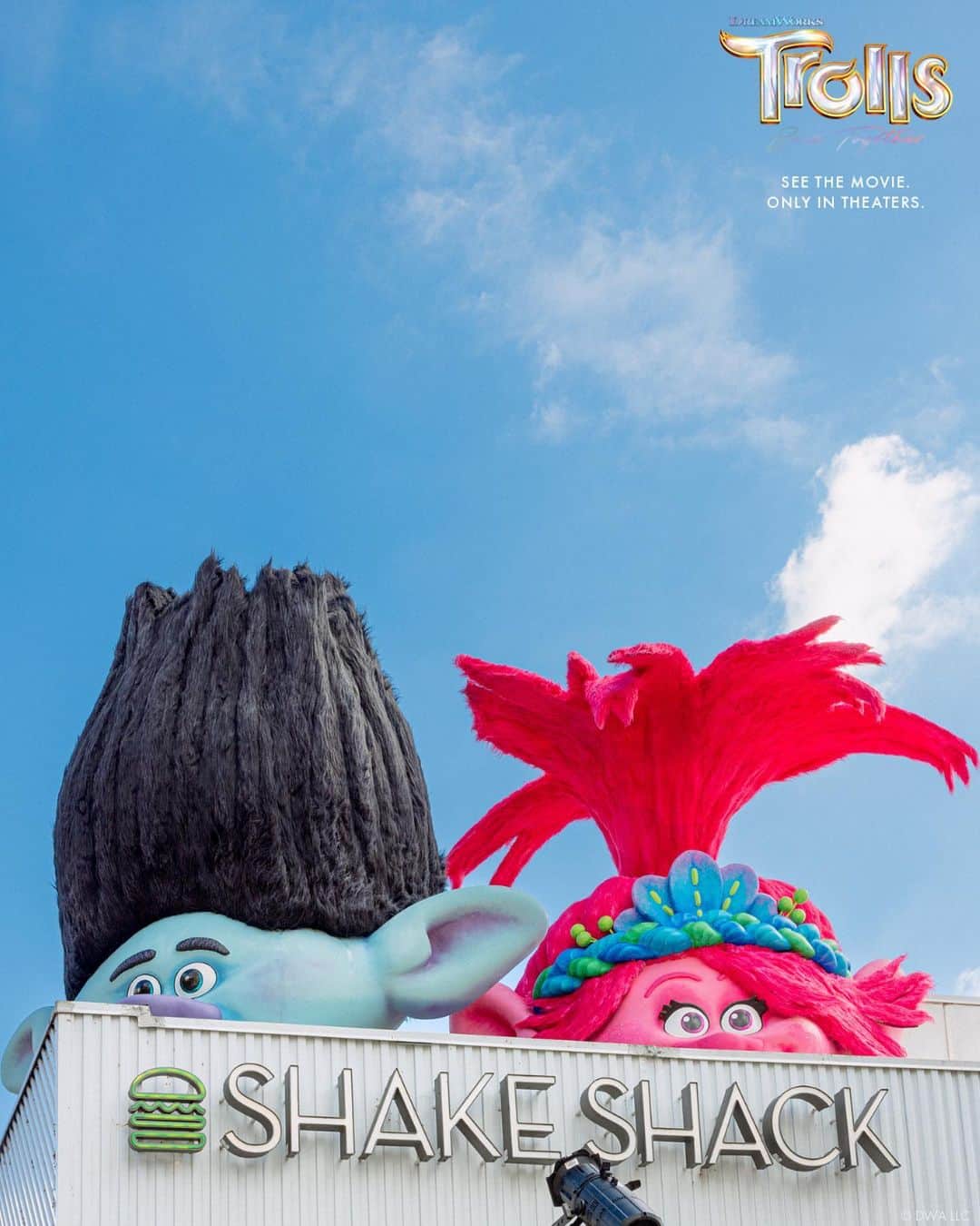 SHAKE SHACKさんのインスタグラム写真 - (SHAKE SHACKInstagram)「We’re raising the roof ...